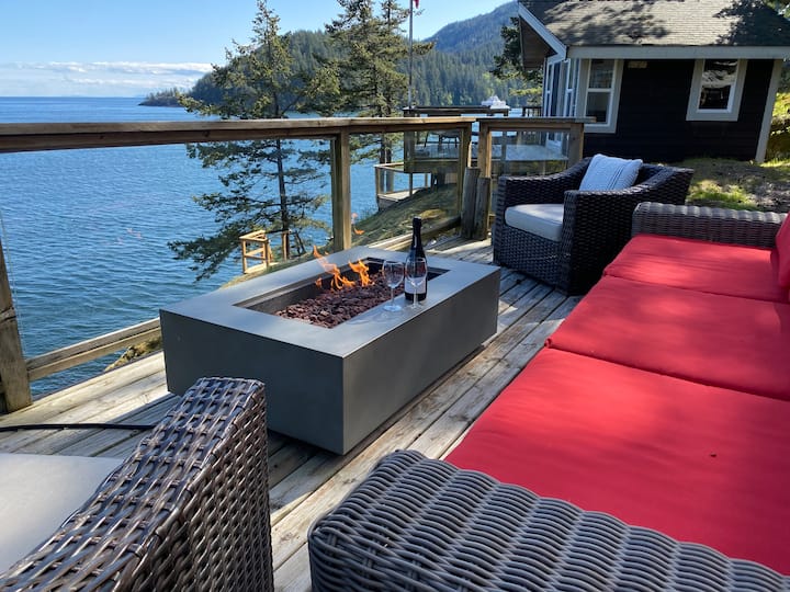 Oceanfront Cabins By The Sea - Bowen Island