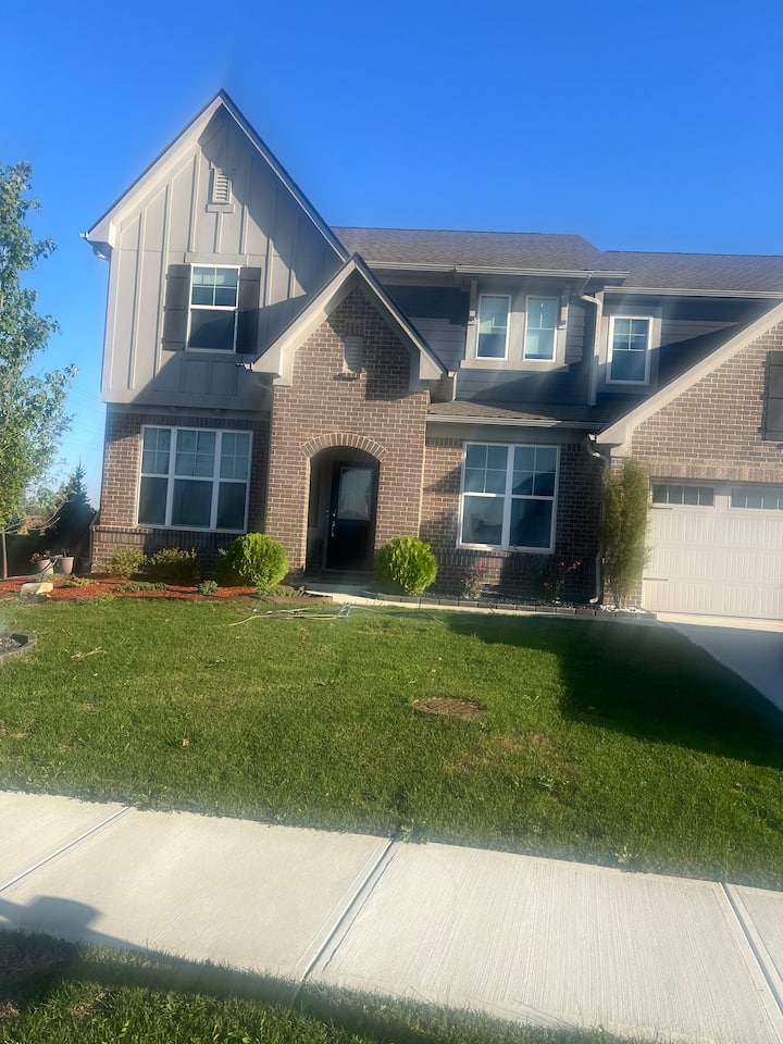 The Perfect House For Getaway - Fishers, IN