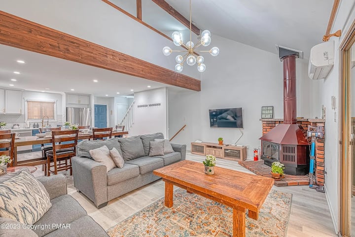 Camelback Ski Mountain Wanderlust Getaway - Tannersville, PA