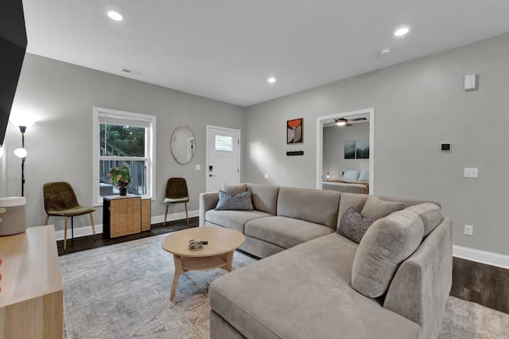 Modern 2br Apt, Pets + Laundry, Near Univ & Mosaic - Saint Joseph, MO
