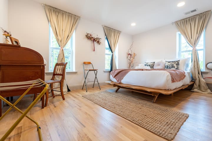Entire Rental Unit In Lambertville, New Jersey - New Hope, PA