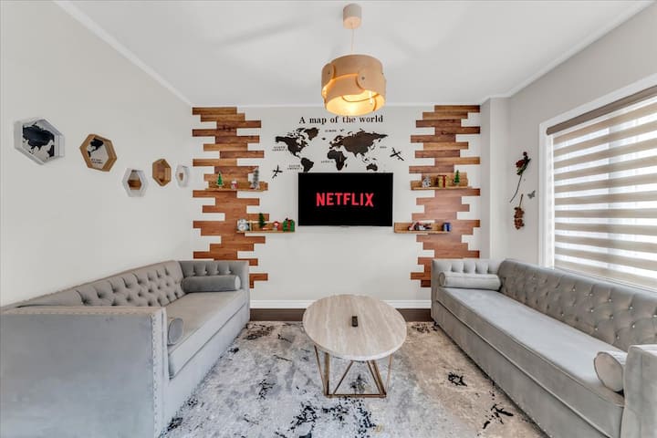 Spacious 3br Home | Sleeps 8 | Central Brampton - ブランプトン