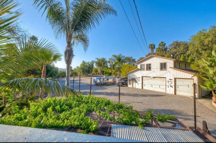 Tropical Oasis Farm-stay: Near The Beach! - Vista, CA