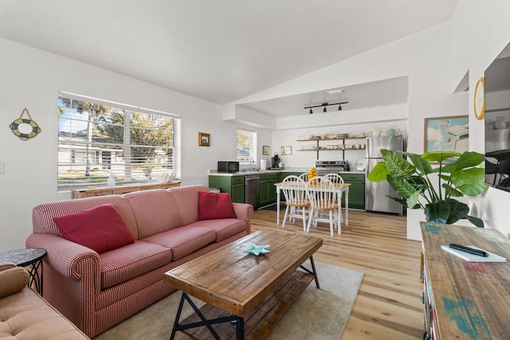 Pet-friendly Oasis • King Bed Near Springs - Crystal River, FL