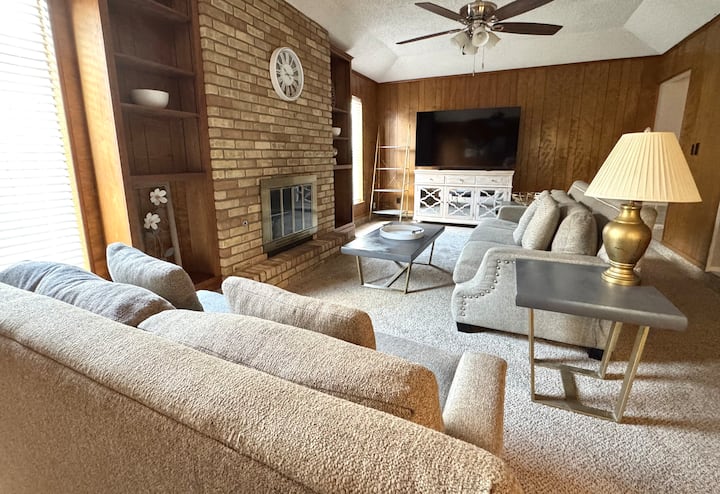 Enjoy: 3 Bed,2 Bath,2 Car Gar, Posturepedic Matrs - Midland, TX