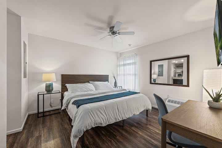 Bamboo Loft Elegant Spacious - Dedicated Workspace - Overland Park, KS