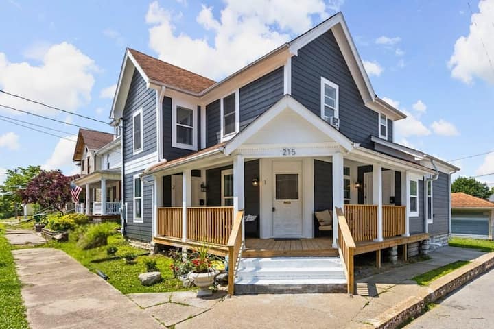 New Castle Retreat | Beautiful Duplex • Near Parks - New Castle, IN