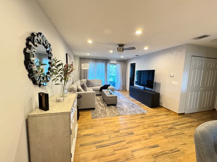 St Pete Beachside Escape - Saint Petersburg, FL