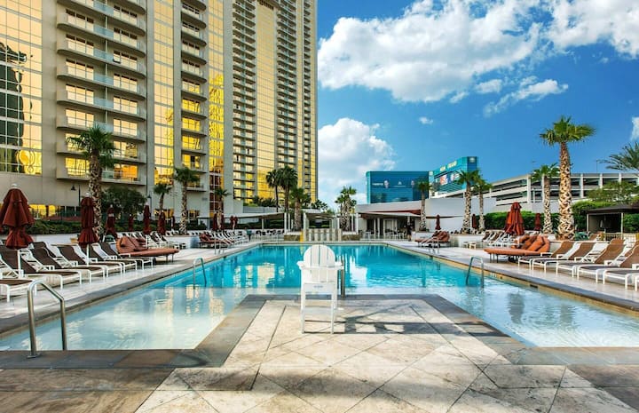 By The Strip • Pool/spa • Gym • Balcony • F1 View - SeaQuest Las Vegas, Las Vegas