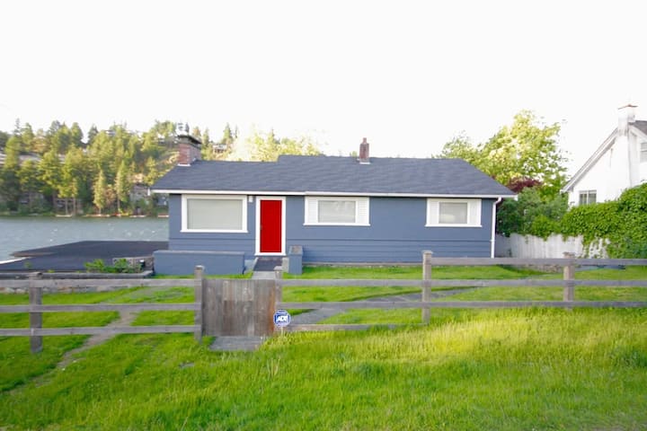 Lake Front Home - Nanaimo