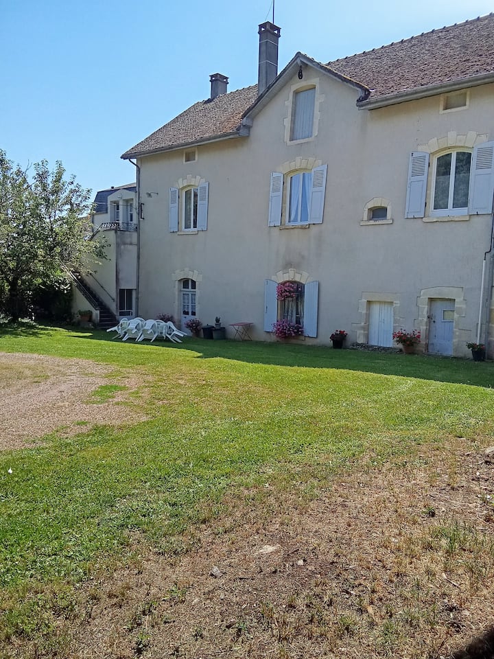 Ancienne Ferme Calme
3 Chambres, Lits Doubles - Corbigny