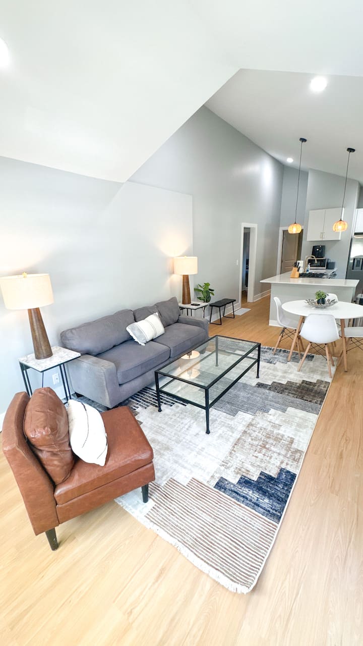 Atlanta Convenient Location Weekday Specials * - Atlanta, GA