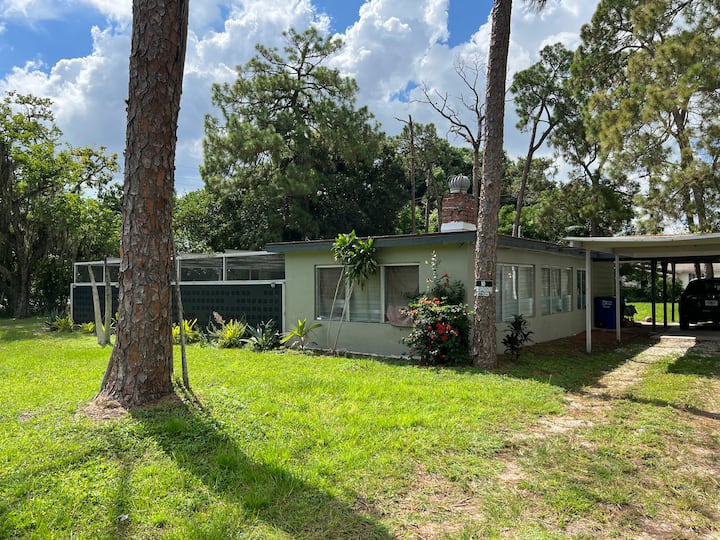 Single Family Pool Home Central Fort Myers. - Fort Myers, FL
