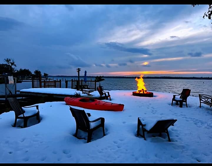 Winter Getaway-river Ice View+free Wine + Firwood - Amherstburg