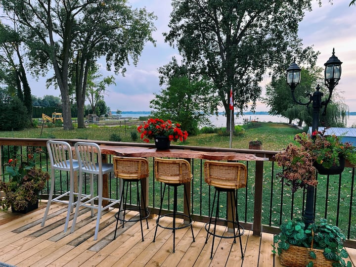 4br Riverfront Oasis: Fishing, Sunsets & Serentiy - Amherstburg