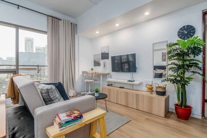 Large Bright Studio Near Greenbelt, Just Renovated - Makati