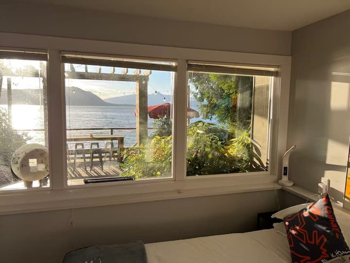 "Horizon" Waterfront Guest Room, Stunning Views - Horseshoe Bay