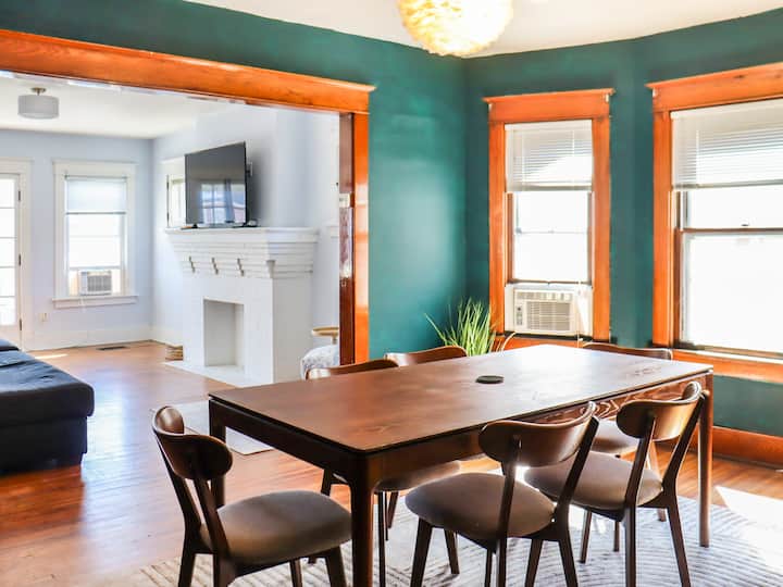 Vintage Home- North Buffalo - Desk - Dog Friendly - Buffalo, NY