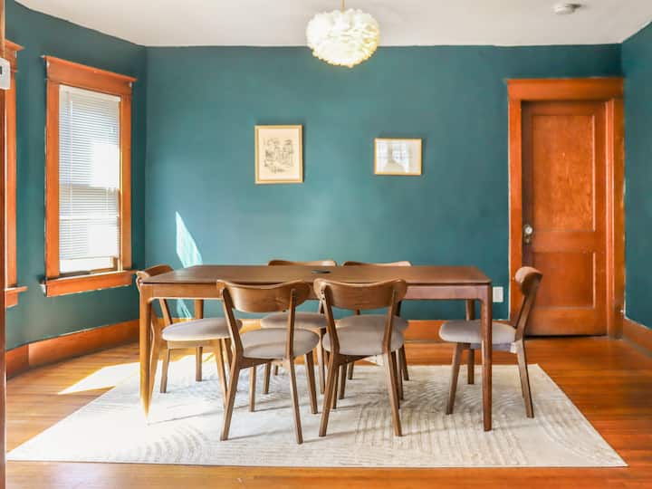 Vintage Home- North Buffalo - Desk - Dog Friendly - Buffalo, NY