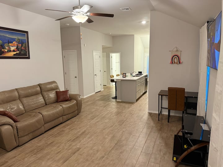3bdr Cozy Home Wit Wifi - Yukon, OK