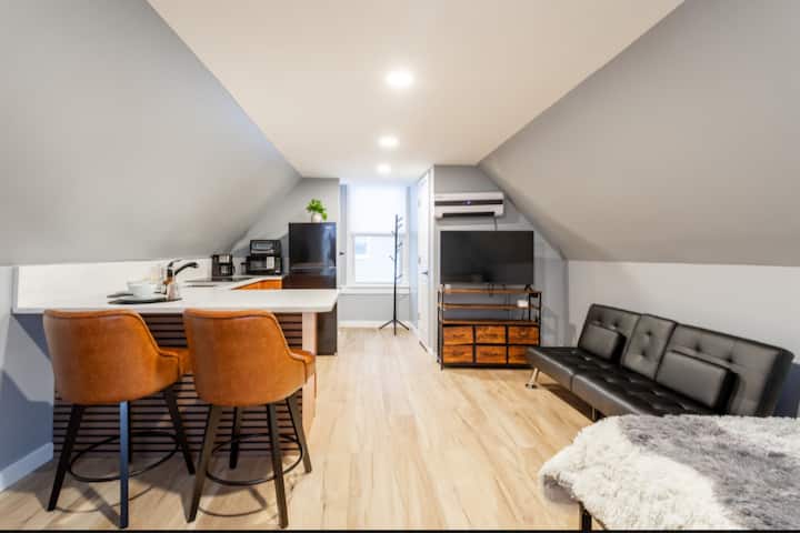 Minimalist Studio - New Jersey