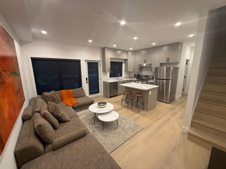 Modern 2br Coach House, West Van- New Construction - Chypre