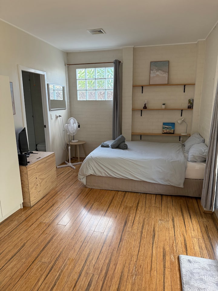 The Laneway Studio At Sunrise - Byron Bay