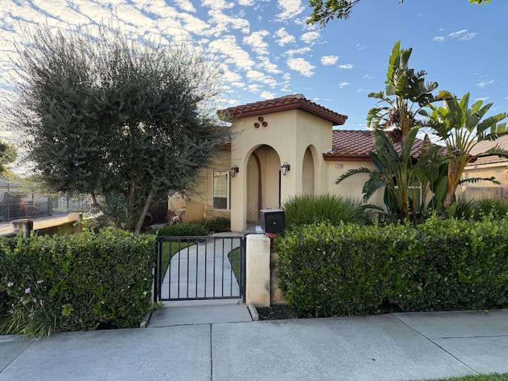 Spacious And Cozy 3bedroom2 Bathroom House - Chino, CA