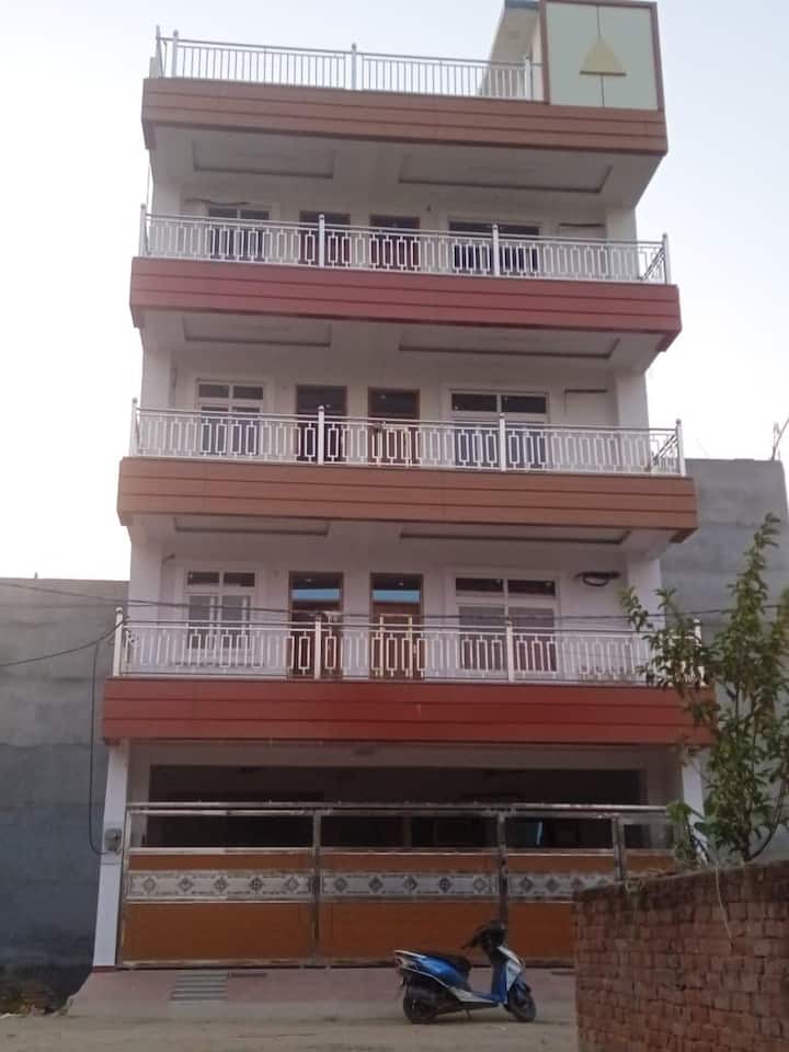 Shri Madhav Kunj For Luxury And Comfortable Stay - Lucknow
