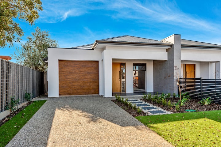 Gorgeous 2025 Built Home In Great Location - Glenelg