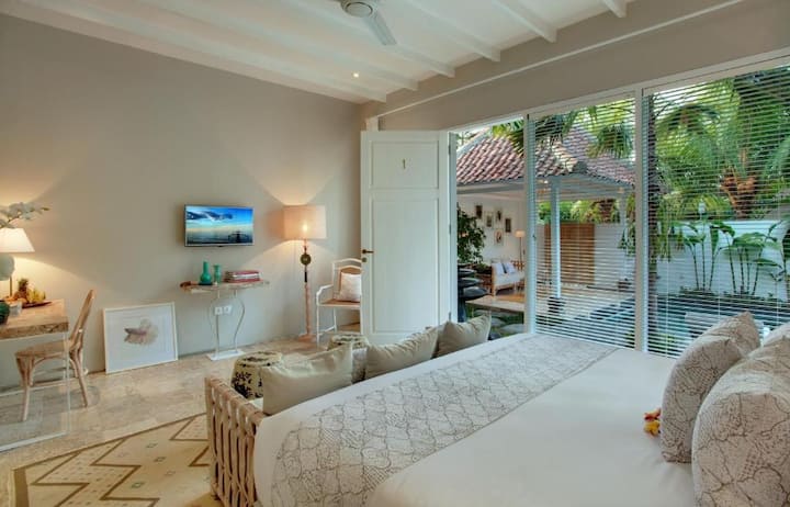 Rooms & Vespa 4 Ground Double Near Seminyak Beach - Australia