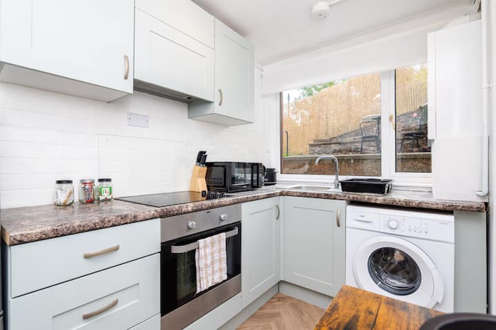 2 Bedroom House - Free Parking - Powfoot