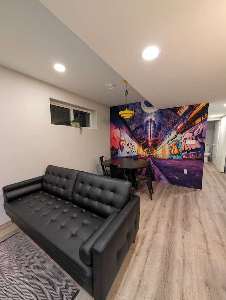The Tunnel Yeg - 2 Bedroom Basement Suite - Edmonton