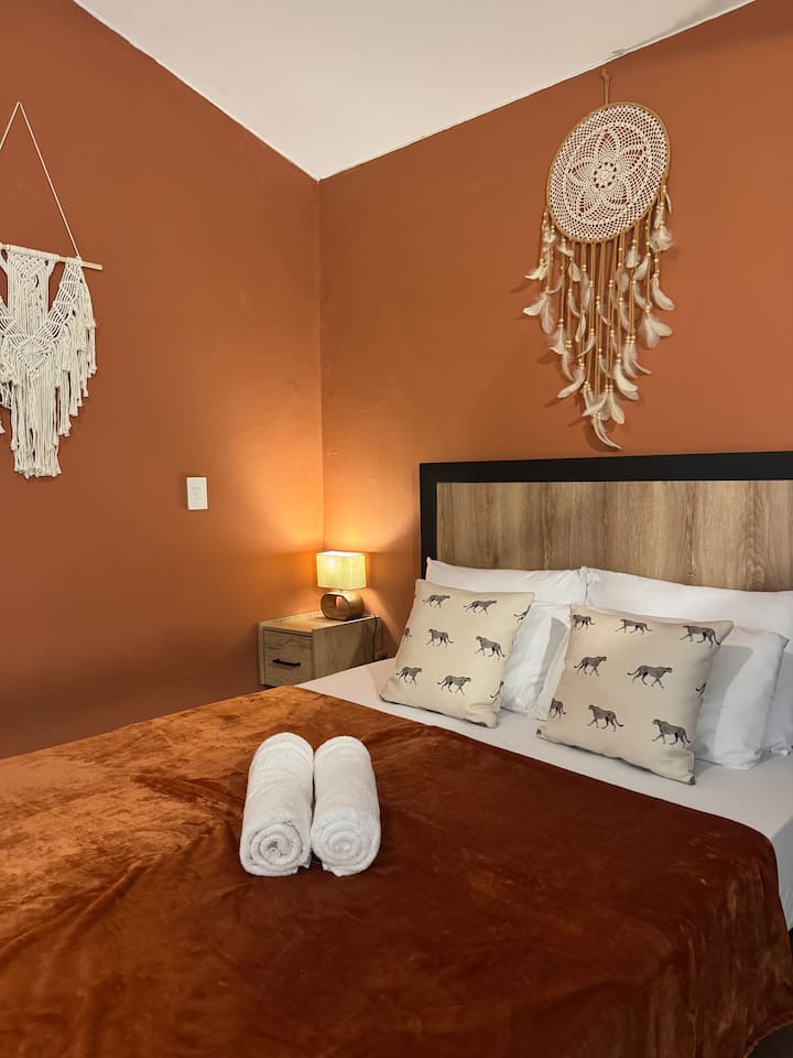 Boutique Family Room With Private Bathroom A/c - Cali