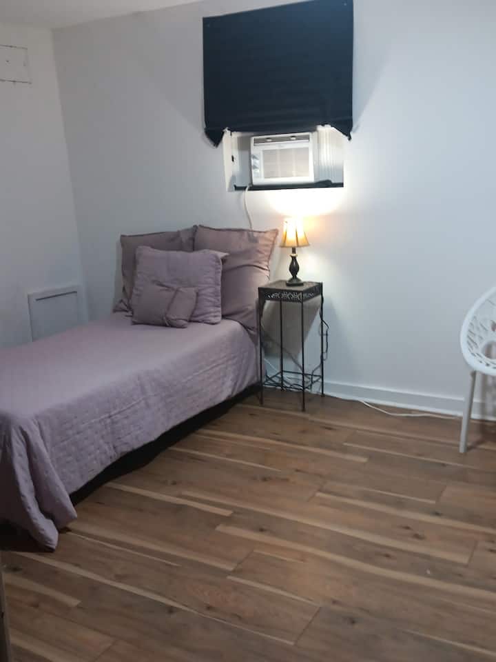 Mae-lou's Shotgun House By Quiet Neighbors - Bastrop, LA