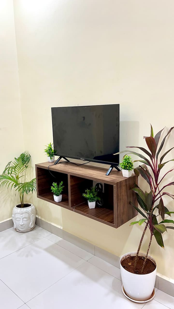 Cycling Park Balcony View 1bhk Kondapur Near Amb - Hyderabad