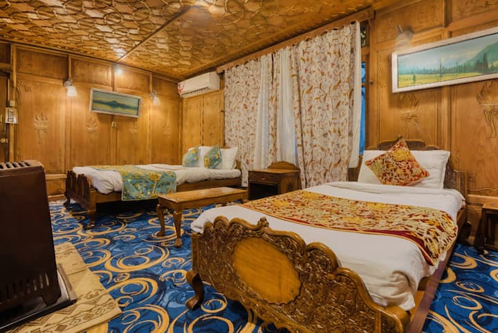 Heritage Stays: Sapphire (Royal Suite) - Srinagar