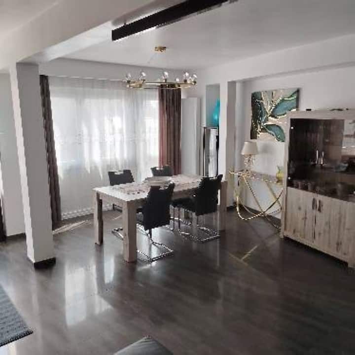 Luxe Design Appartement, 200m  Van Metro Simonis - Bruselas, Bélgica