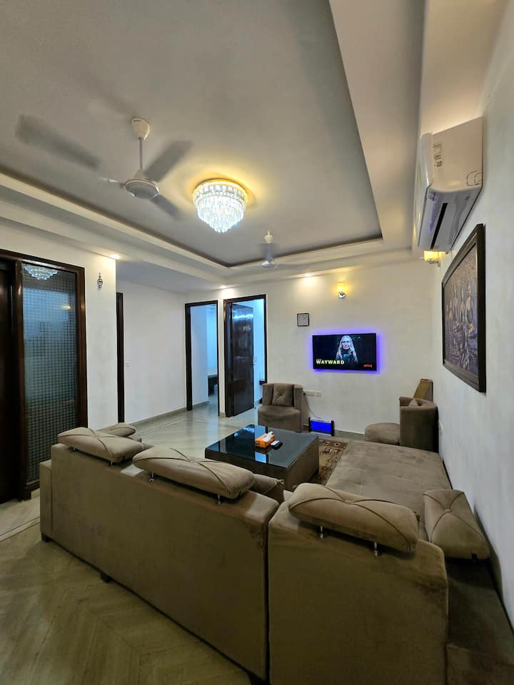 Perfect Family Home | Free Parking | Netflix, Wifi - Nueva Delhi