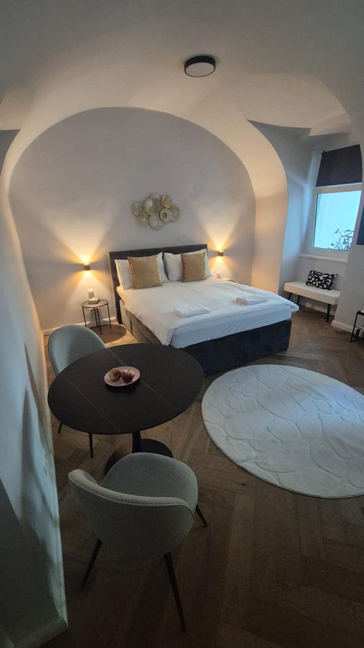 Vienna City Apartment Crown Top 2 - Vienna Central Station