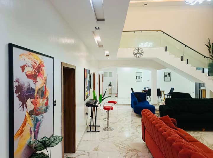 A Cozy 4 Bedroom Duplex With All Amenities - Ibadan