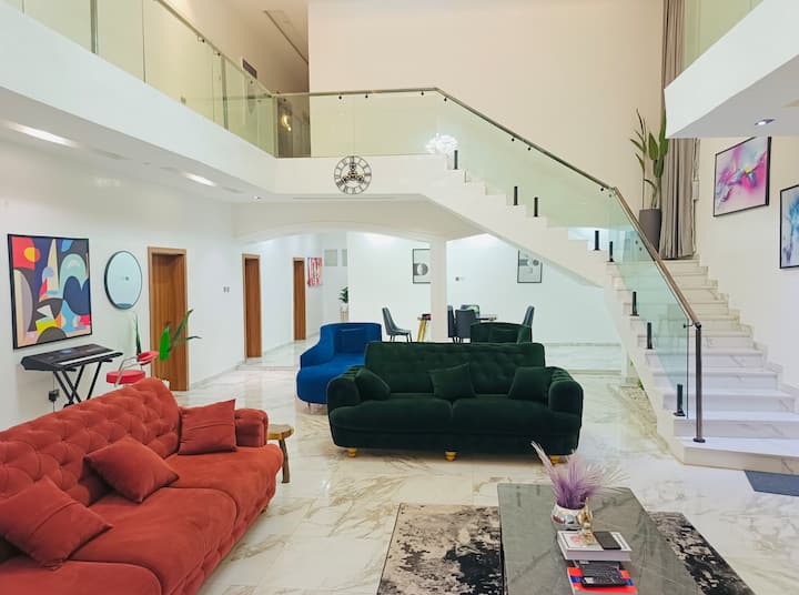 A Cozy 4 Bedroom Duplex With All Amenities - Ibadan
