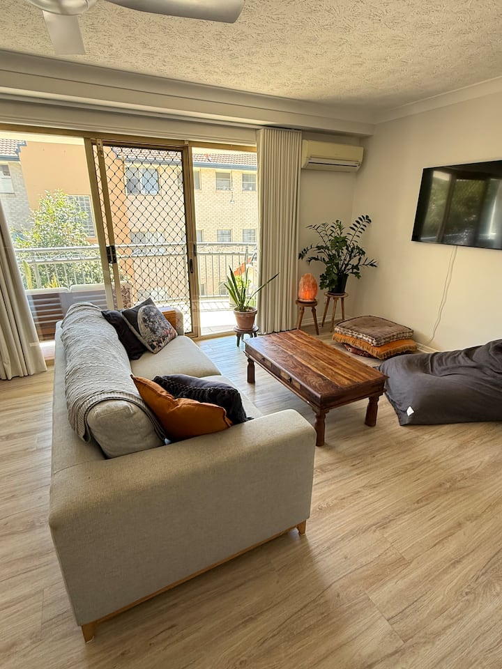 Peaceful & Light One Bedroom Apartment - Coolangatta