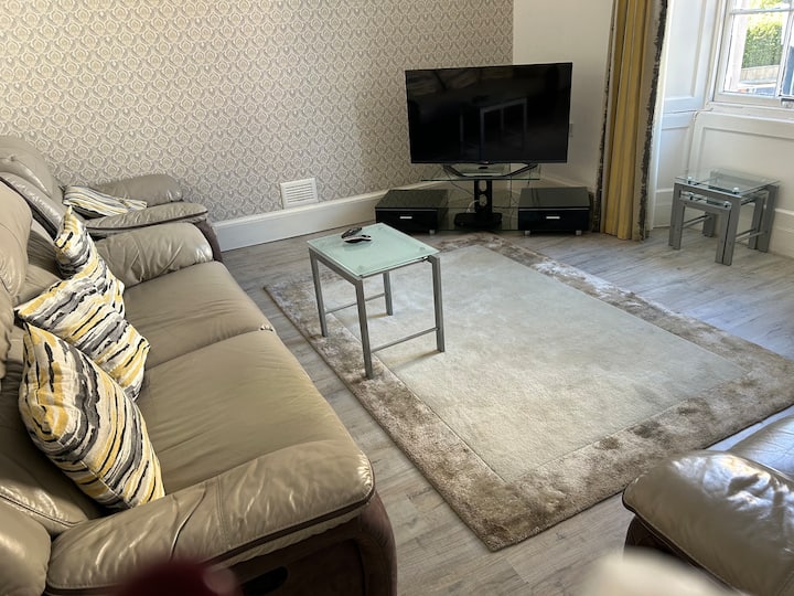 Modern Apartment In The Heart Of Galashiels - Melrose