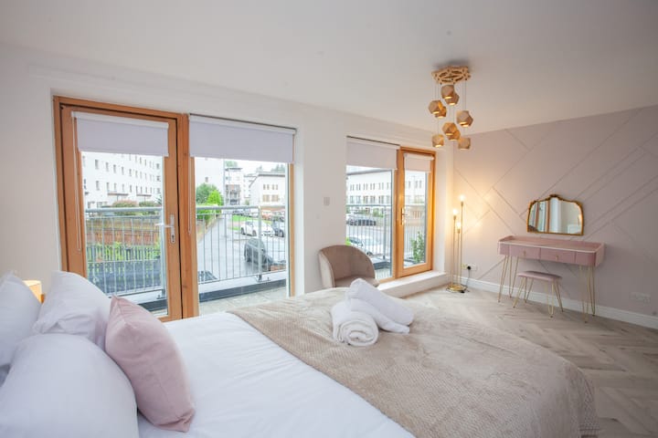 Newly Renovated 3 Bedroom Modern House - Glasgow