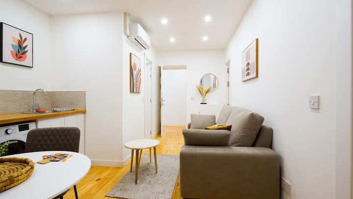 2 Bedrooms Apartment - Central Location - Gibraltar