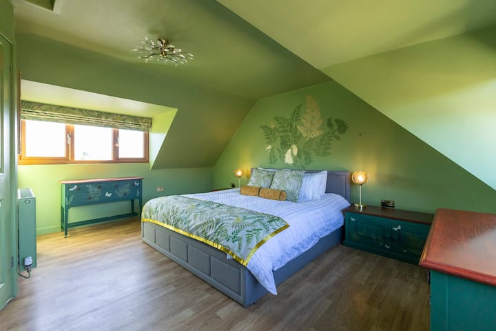 Beautiful & Warm Home | Free Parking | Close To A1 - Southwell