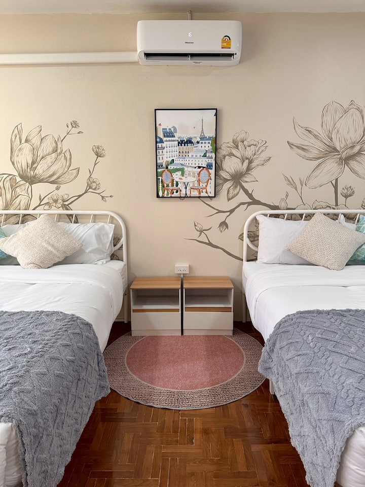 Aj Townhouse 5 Beds 3 Min Walk To Nimman And Maya - Chiang Mai