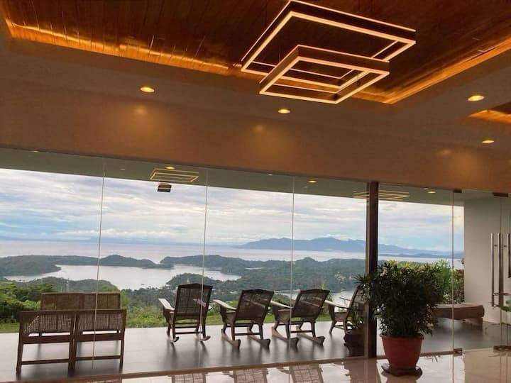 Overlooking Get Away Luxurious House - Puerto Galera