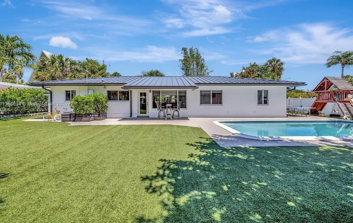 Modern Retreat, Stunning Backyard, Walk To Beach - Fort Lauderdale
